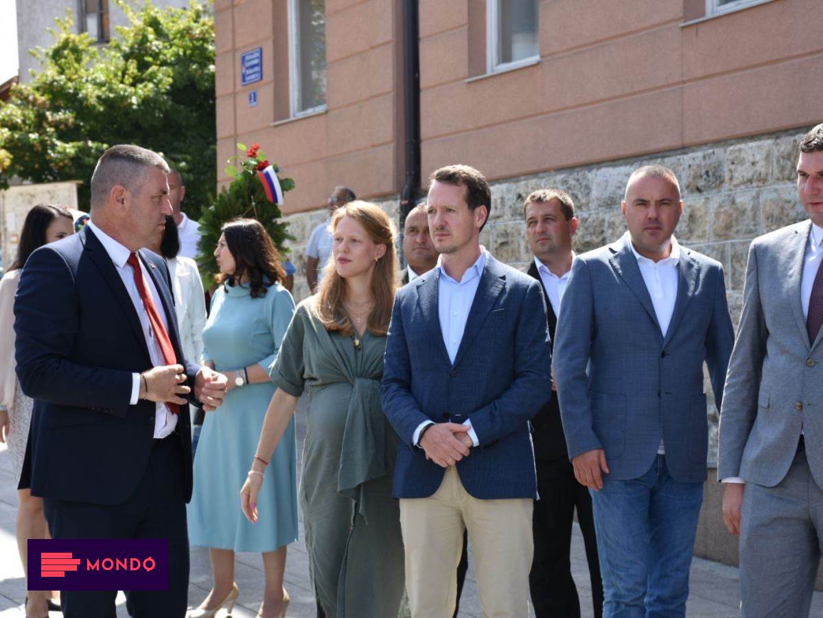 Danica i Filip Karađorđević u Mrkonjić Gradu | Info | Društvo